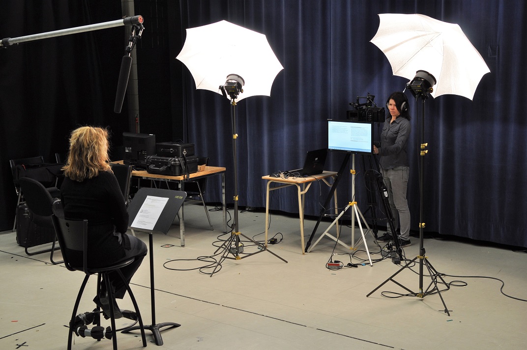INCLUSION - Studio de son, studio télé, tableau transparent lumineux ...
